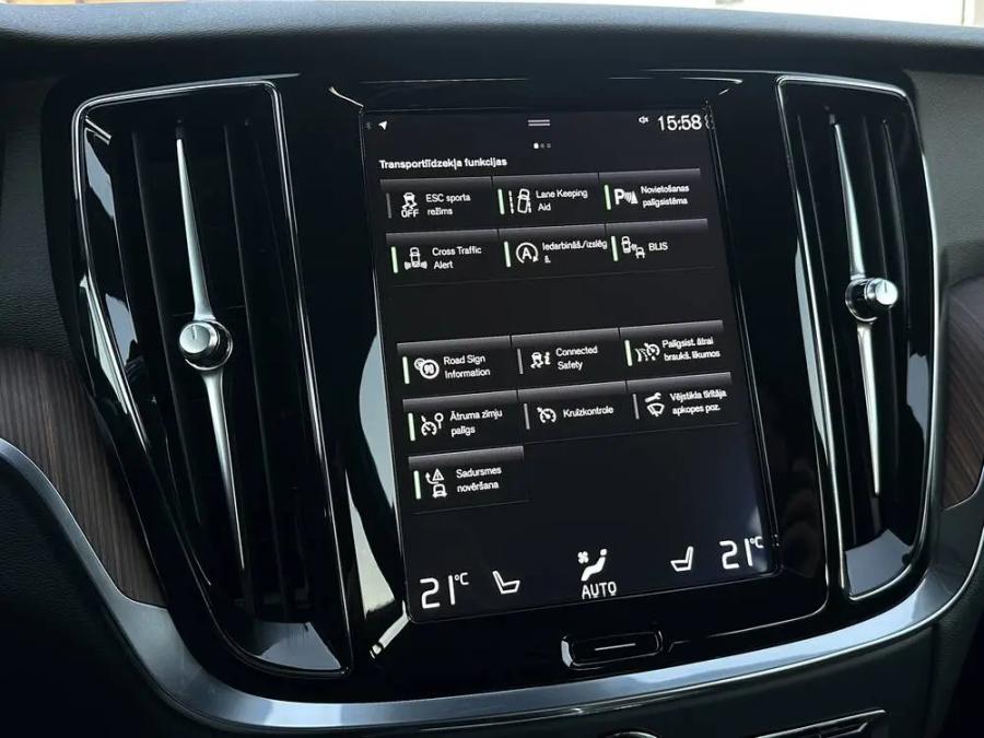 Grey Volvo V60 2020 in Jelgava, with an engine capacity of 2.00 L and mileage of 210 thousand km for 17900 €, photo 14 on AUTOMOTO.COM.LV