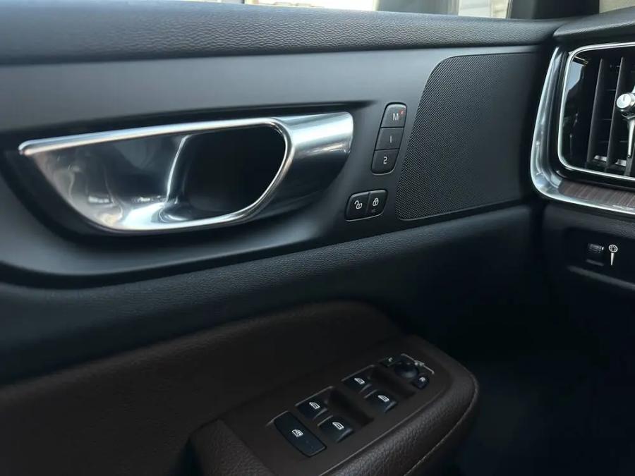 Grey Volvo V60 2020 in Jelgava, with an engine capacity of 2.00 L and mileage of 210 thousand km for 17900 €, photo 16 on AUTOMOTO.COM.LV