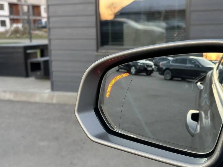 Grey Volvo V60 2020 in Jelgava, with an engine capacity of 2.00 L and mileage of 210 thousand km for 17900 €, photo 19 on AUTOMOTO.COM.LV