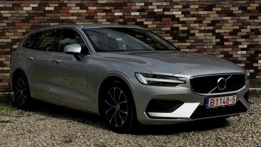 Pelēks Volvo V60 2020 Rīga, ar dzinēja tilpumu 2.00 L un nobraukumu 200 tūkst. km par 17400 €, foto 1 vietnē AUTOMOTO.COM.LV