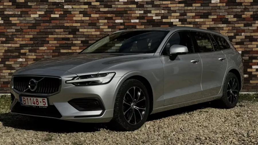 Pelēks Volvo V60 2020 Rīga, ar dzinēja tilpumu 2.00 L un nobraukumu 200 tūkst. km par 17400 €, foto 3 vietnē AUTOMOTO.COM.LV