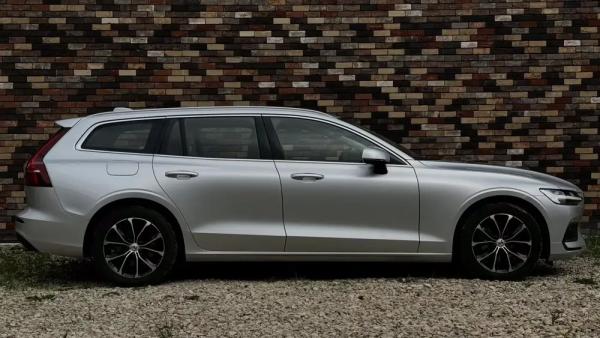 Grey Volvo V60 2020 in Riga, with an engine capacity of 2.00 L and mileage of 200 thousand km for 17400 €, photo 5 on AUTOMOTO.COM.LV