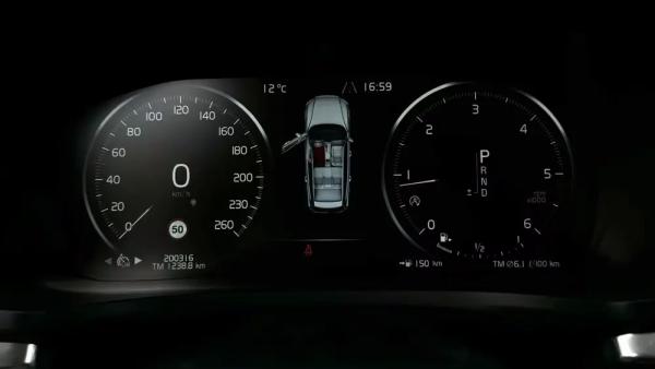 Grey Volvo V60 2020 in Riga, with an engine capacity of 2.00 L and mileage of 200 thousand km for 17400 €, photo 8 on AUTOMOTO.COM.LV