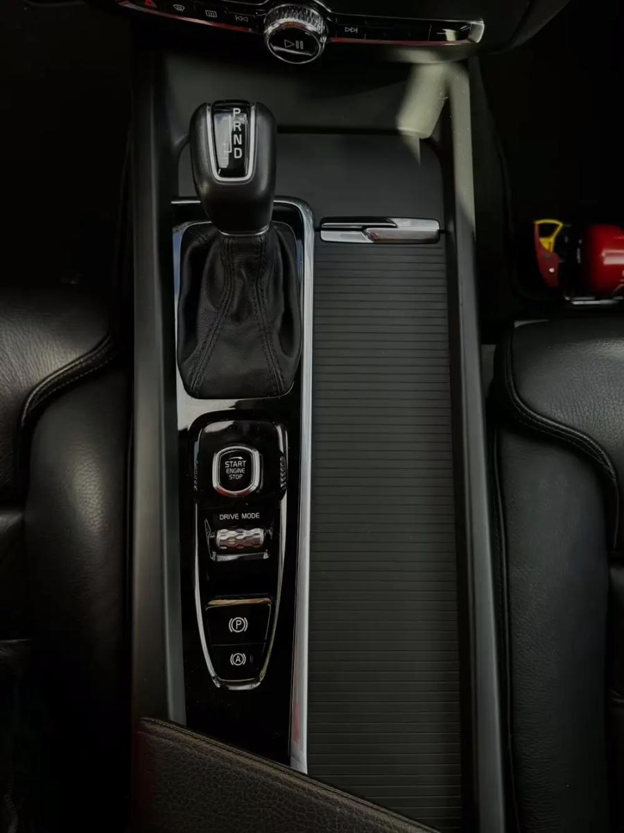 Pelēks Volvo V60 2020 Rīga, ar dzinēja tilpumu 2.00 L un nobraukumu 200 tūkst. km par 17400 €, foto 10 vietnē AUTOMOTO.COM.LV