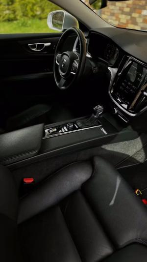 Pelēks Volvo V60 2020 Rīga, ar dzinēja tilpumu 2.00 L un nobraukumu 200 tūkst. km par 17400 €, foto 12 vietnē AUTOMOTO.COM.LV