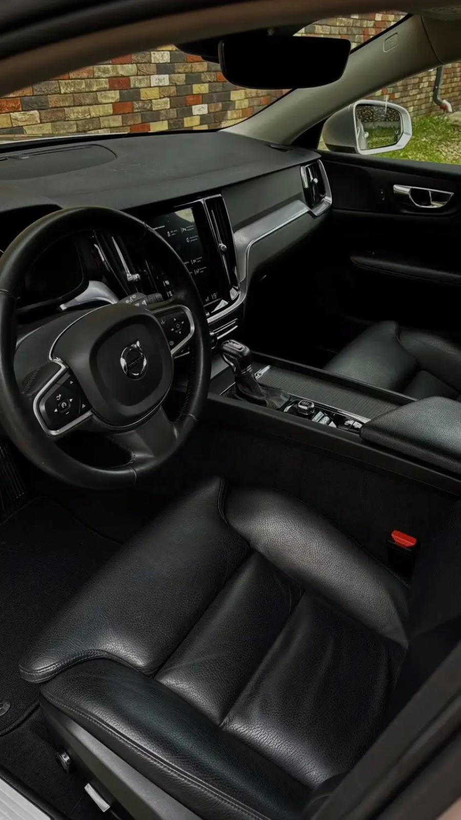 Pelēks Volvo V60 2020 Rīga, ar dzinēja tilpumu 2.00 L un nobraukumu 200 tūkst. km par 17400 €, foto 13 vietnē AUTOMOTO.COM.LV
