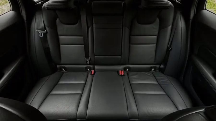 Pelēks Volvo V60 2020 Rīga, ar dzinēja tilpumu 2.00 L un nobraukumu 200 tūkst. km par 17400 €, foto 14 vietnē AUTOMOTO.COM.LV