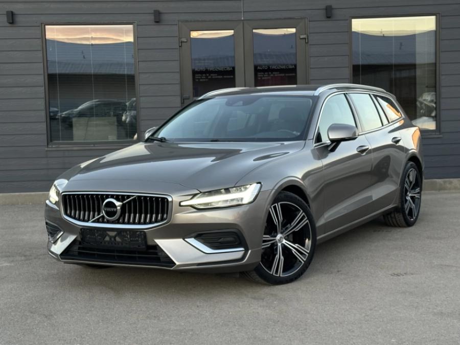 Pelēks Volvo V60 2020 Rīga, ar dzinēja tilpumu 2.00 L un nobraukumu 210 tūkst. km par 18950 €, foto 4 vietnē AUTOMOTO.COM.LV