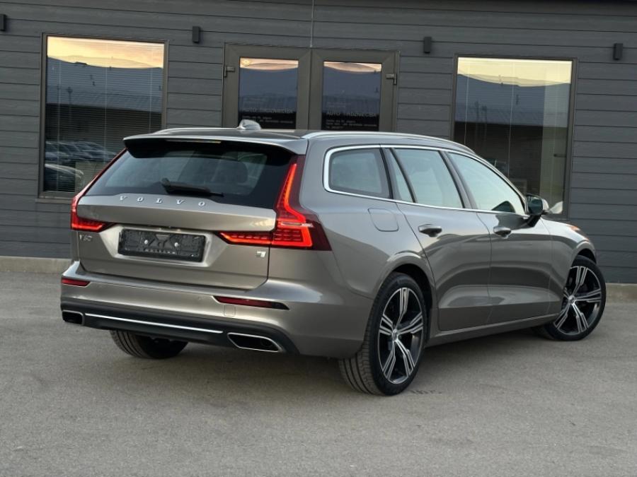 Pelēks Volvo V60 2020 Rīga, ar dzinēja tilpumu 2.00 L un nobraukumu 210 tūkst. km par 18950 €, foto 5 vietnē AUTOMOTO.COM.LV