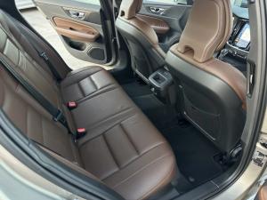 Pelēks Volvo V60 2020 Rīga, ar dzinēja tilpumu 2.00 L un nobraukumu 210 tūkst. km par 18950 €, foto 9 vietnē AUTOMOTO.COM.LV