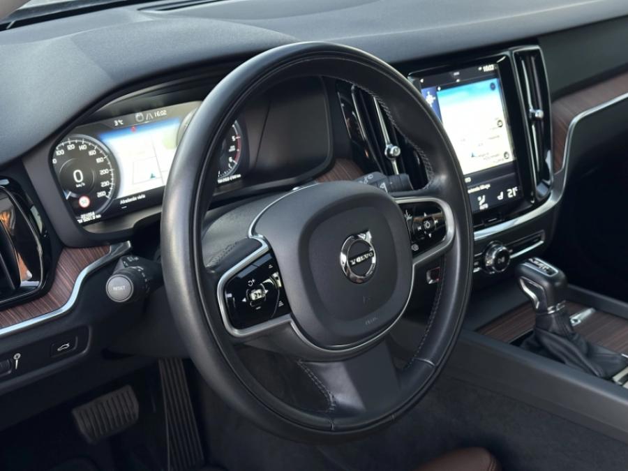 Pelēks Volvo V60 2020 Rīga, ar dzinēja tilpumu 2.00 L un nobraukumu 210 tūkst. km par 18950 €, foto 11 vietnē AUTOMOTO.COM.LV
