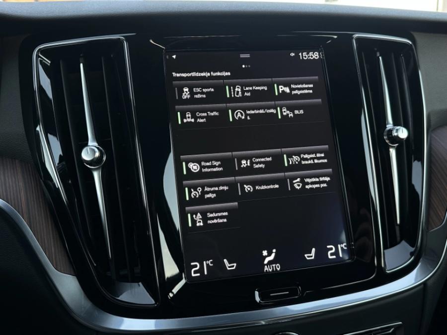Pelēks Volvo V60 2020 Rīga, ar dzinēja tilpumu 2.00 L un nobraukumu 210 tūkst. km par 18950 €, foto 14 vietnē AUTOMOTO.COM.LV