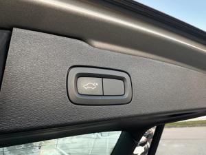 Pelēks Volvo V60 2020 Rīga, ar dzinēja tilpumu 2.00 L un nobraukumu 210 tūkst. km par 18950 €, foto 17 vietnē AUTOMOTO.COM.LV