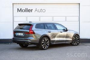 Pelēks Volvo V60 2020 Rīga, ar dzinēja tilpumu 2.00 L un nobraukumu 151 tūkst. km par 22950 €, foto 4 vietnē AUTOMOTO.COM.LV