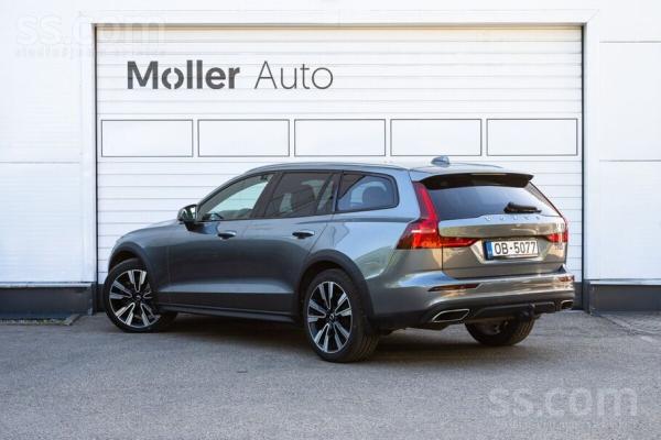 Grey Volvo V60 2020 in Riga, with an engine capacity of 2.00 L and mileage of 151 thousand km for 22950 €, photo 4 on AUTOMOTO.COM.LV
