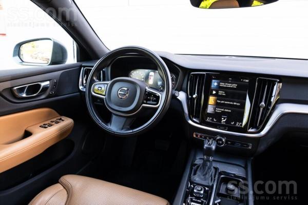 Grey Volvo V60 2020 in Riga, with an engine capacity of 2.00 L and mileage of 151 thousand km for 22950 €, photo 9 on AUTOMOTO.COM.LV