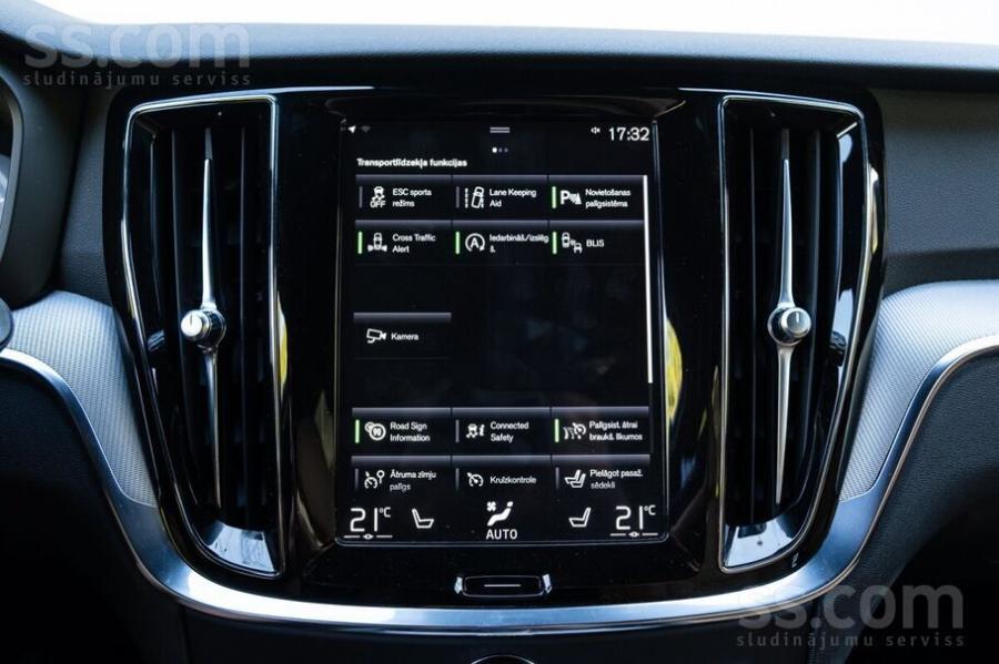 Pelēks Volvo V60 2020 Rīga, ar dzinēja tilpumu 2.00 L un nobraukumu 151 tūkst. km par 22950 €, foto 11 vietnē AUTOMOTO.COM.LV
