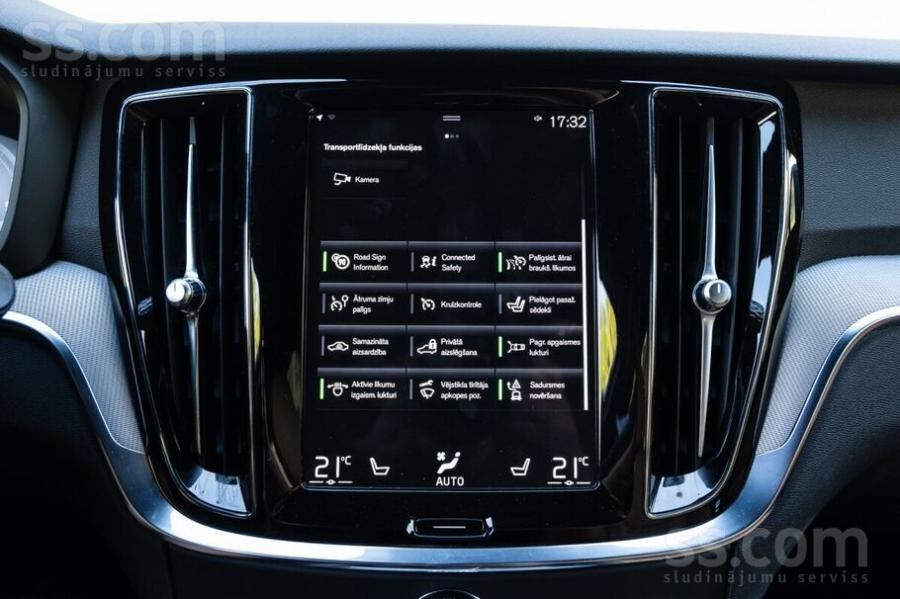 Pelēks Volvo V60 2020 Rīga, ar dzinēja tilpumu 2.00 L un nobraukumu 151 tūkst. km par 22950 €, foto 12 vietnē AUTOMOTO.COM.LV