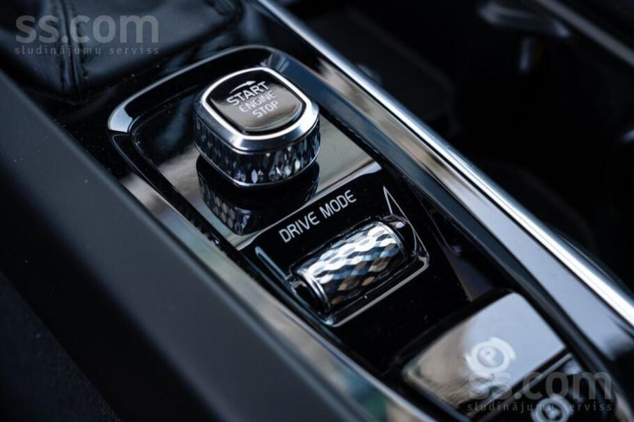 Pelēks Volvo V60 2020 Rīga, ar dzinēja tilpumu 2.00 L un nobraukumu 151 tūkst. km par 22950 €, foto 17 vietnē AUTOMOTO.COM.LV