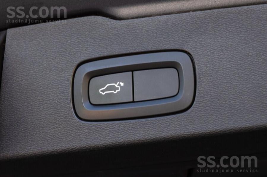 Pelēks Volvo V60 2020 Rīga, ar dzinēja tilpumu 2.00 L un nobraukumu 151 tūkst. km par 22950 €, foto 20 vietnē AUTOMOTO.COM.LV