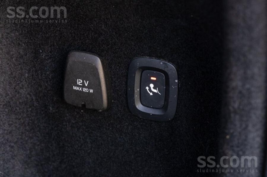 Pelēks Volvo V60 2020 Rīga, ar dzinēja tilpumu 2.00 L un nobraukumu 151 tūkst. km par 22950 €, foto 21 vietnē AUTOMOTO.COM.LV