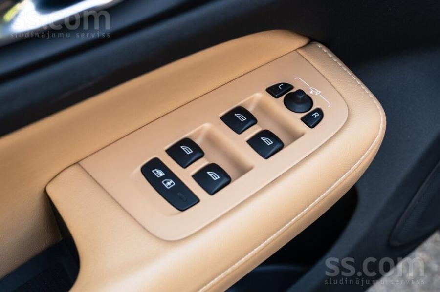 Pelēks Volvo V60 2020 Rīga, ar dzinēja tilpumu 2.00 L un nobraukumu 151 tūkst. km par 22950 €, foto 23 vietnē AUTOMOTO.COM.LV