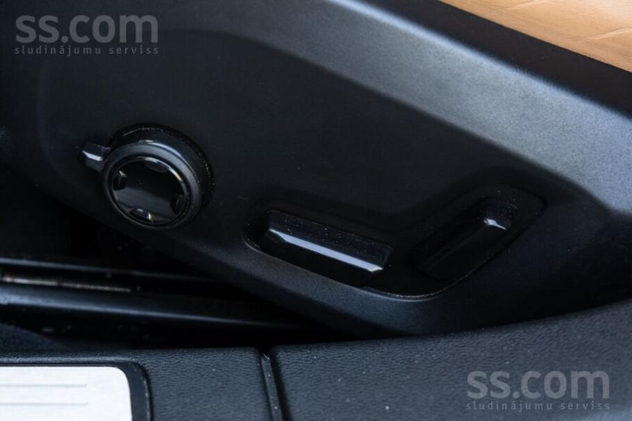 Pelēks Volvo V60 2020 Rīga, ar dzinēja tilpumu 2.00 L un nobraukumu 151 tūkst. km par 22950 €, foto 24 vietnē AUTOMOTO.COM.LV
