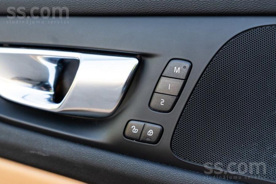 Pelēks Volvo V60 2020 Rīga, ar dzinēja tilpumu 2.00 L un nobraukumu 151 tūkst. km par 22950 €, foto 25 vietnē AUTOMOTO.COM.LV
