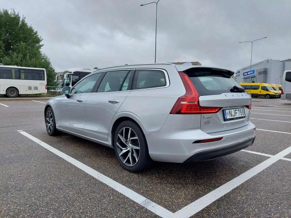Grey Volvo V60 2020 in Vilnius, with an engine capacity of 1.97 L and mileage of 238 thousand km for 13450 €, photo 5 on AUTOMOTO.COM.LV
