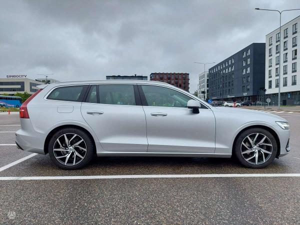 Grey Volvo V60 2020 in Vilnius, with an engine capacity of 1.97 L and mileage of 238 thousand km for 13450 €, photo 8 on AUTOMOTO.COM.LV
