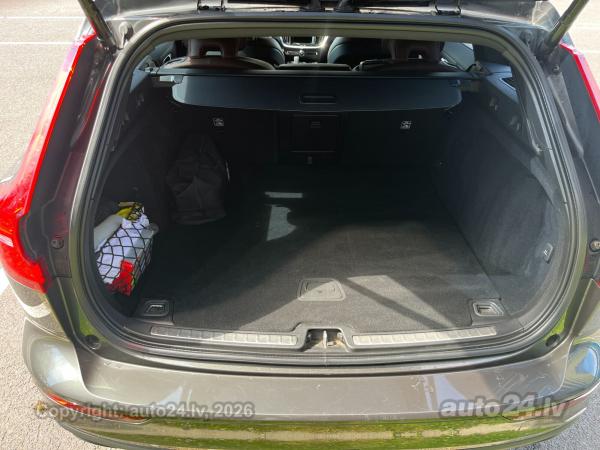 Pelēks Volvo V60 2020 Tallina, ar dzinēja tilpumu 2.00 L un nobraukumu 185 tūkst. km par 23900 €, foto 10 vietnē AUTOMOTO.COM.LV
