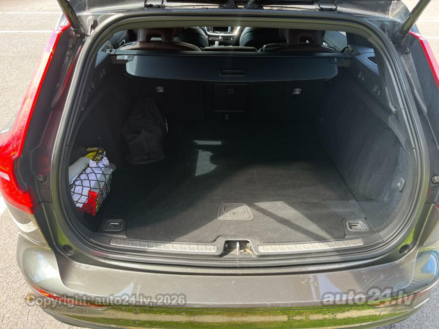 Pelēks Volvo V60 2020 Tallina, ar dzinēja tilpumu 2.00 L un nobraukumu 185 tūkst. km par 23900 €, foto 11 vietnē AUTOMOTO.COM.LV