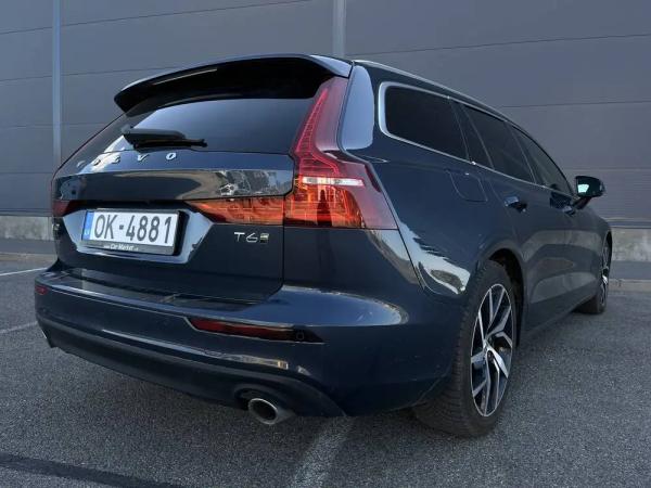 Grey Volvo V60 2020 in Riga, with an engine capacity of 2.00 L and mileage of 229 thousand km for 16990 €, photo 4 on AUTOMOTO.COM.LV