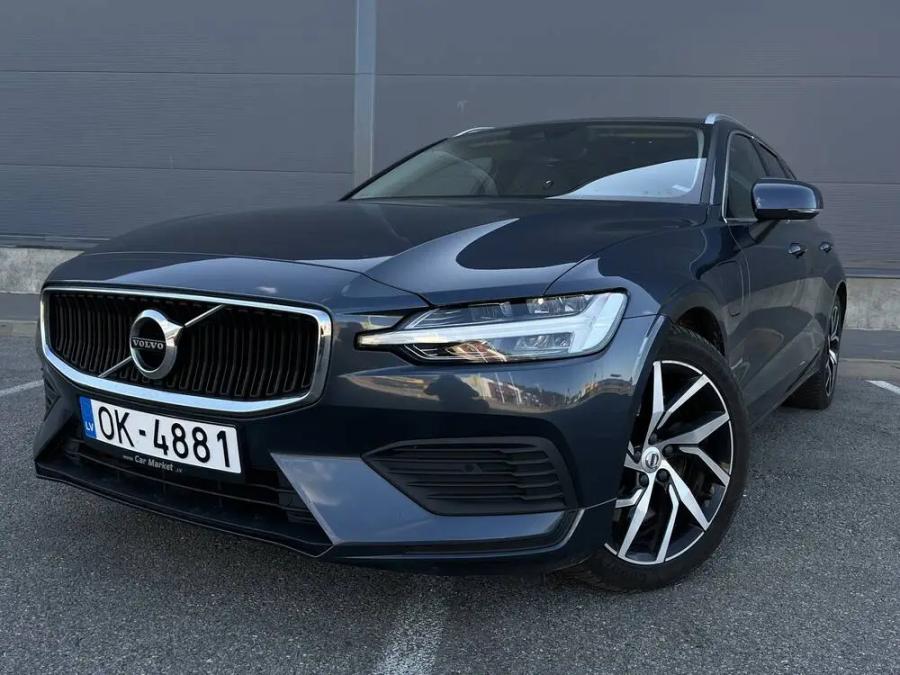 Grey Volvo V60 2020 in Riga, with an engine capacity of 2.00 L and mileage of 229 thousand km for 16990 €, photo 1 on AUTOMOTO.COM.LV
