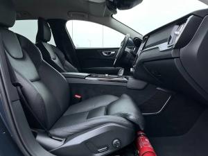 Grey Volvo V60 2020 in Riga, with an engine capacity of 2.00 L and mileage of 229 thousand km for 16990 €, photo 16 on AUTOMOTO.COM.LV