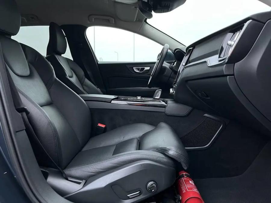 Grey Volvo V60 2020 in Riga, with an engine capacity of 2.00 L and mileage of 229 thousand km for 16990 €, photo 16 on AUTOMOTO.COM.LV