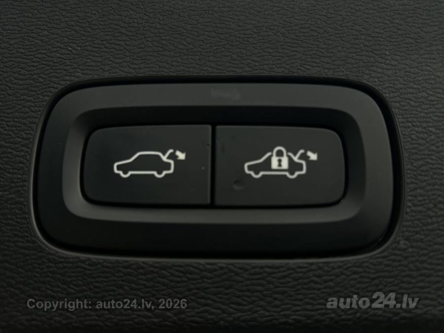 Pelēks Volvo V60 2020 Pērnava, ar dzinēja tilpumu 2.00 L un nobraukumu 174 tūkst. km par 18900 €, foto 15 vietnē AUTOMOTO.COM.LV