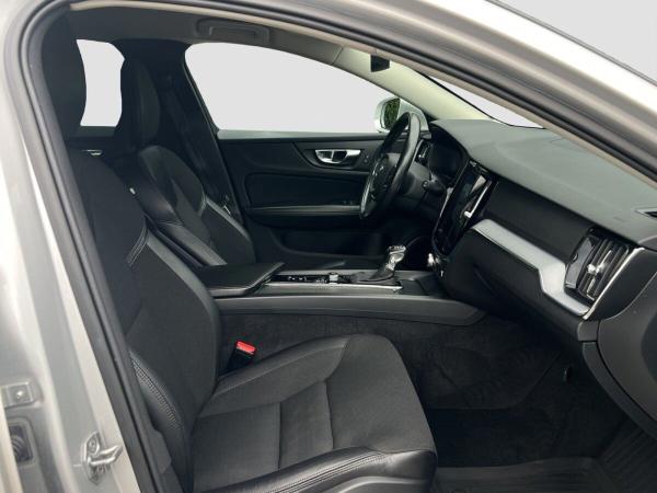 Pelēks Volvo V60 2020 Pērnava, ar dzinēja tilpumu 2.00 L un nobraukumu 174 tūkst. km par 18900 €, foto 5 vietnē AUTOMOTO.COM.LV