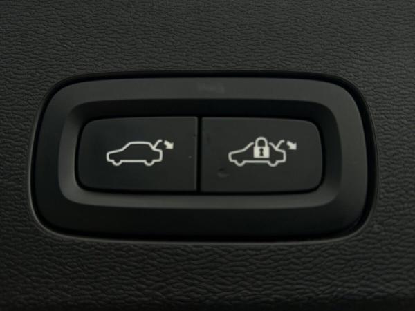 Pelēks Volvo V60 2020 Pērnava, ar dzinēja tilpumu 2.00 L un nobraukumu 174 tūkst. km par 18900 €, foto 8 vietnē AUTOMOTO.COM.LV
