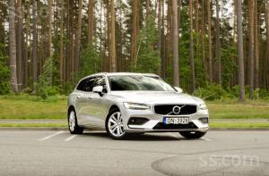 Pelēks Volvo V60 2020 Rīga, ar dzinēja tilpumu 2.00 L un nobraukumu 265 tūkst. km par 14590 €, foto 3 vietnē AUTOMOTO.COM.LV