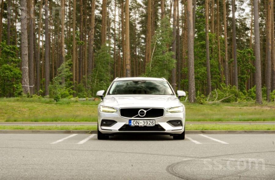 Pelēks Volvo V60 2020 Rīga, ar dzinēja tilpumu 2.00 L un nobraukumu 265 tūkst. km par 14590 €, foto 4 vietnē AUTOMOTO.COM.LV