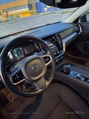 Pelēks Volvo V60 2020 Tallina, ar dzinēja tilpumu 2.00 L un nobraukumu 113 tūkst. km par 24900 €, foto 8 vietnē AUTOMOTO.COM.LV