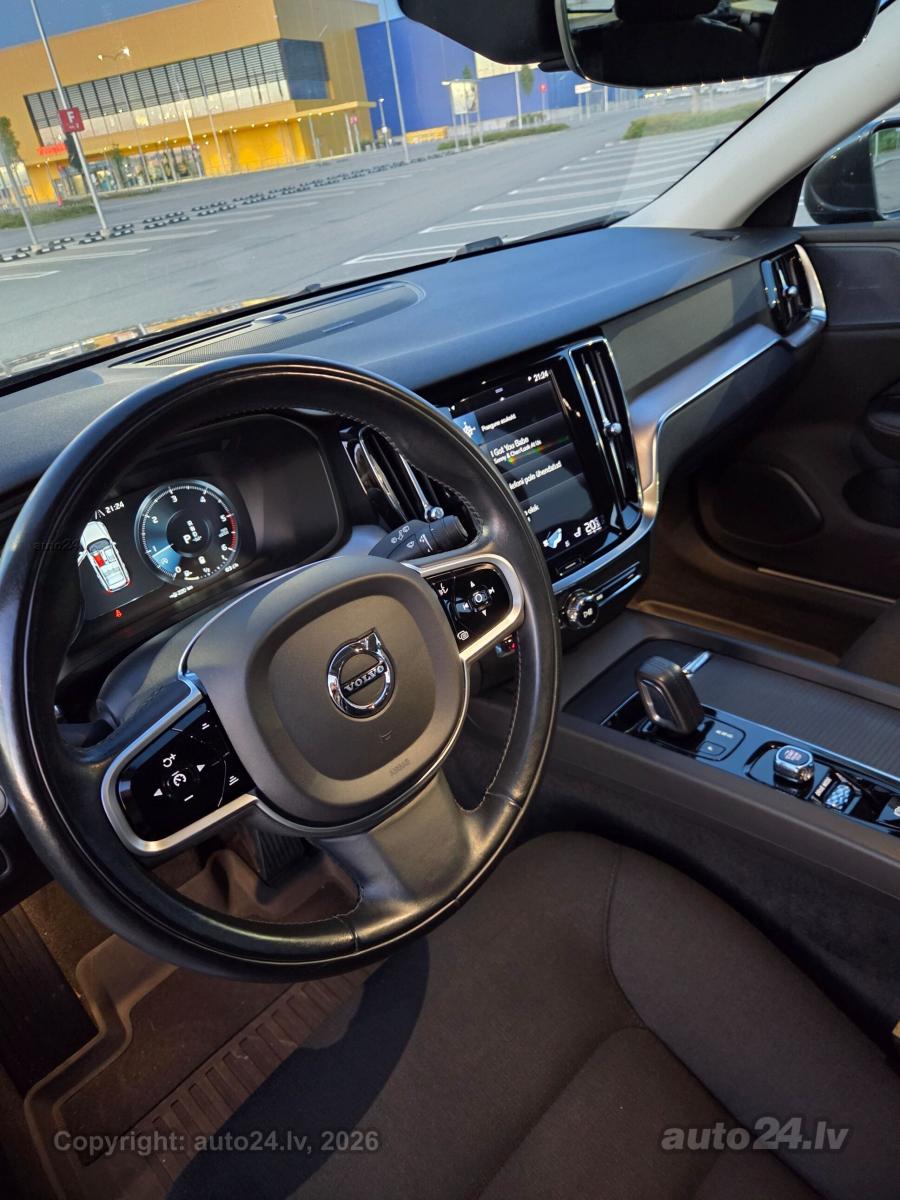 Pelēks Volvo V60 2020 Tallina, ar dzinēja tilpumu 2.00 L un nobraukumu 113 tūkst. km par 24900 €, foto 8 vietnē AUTOMOTO.COM.LV