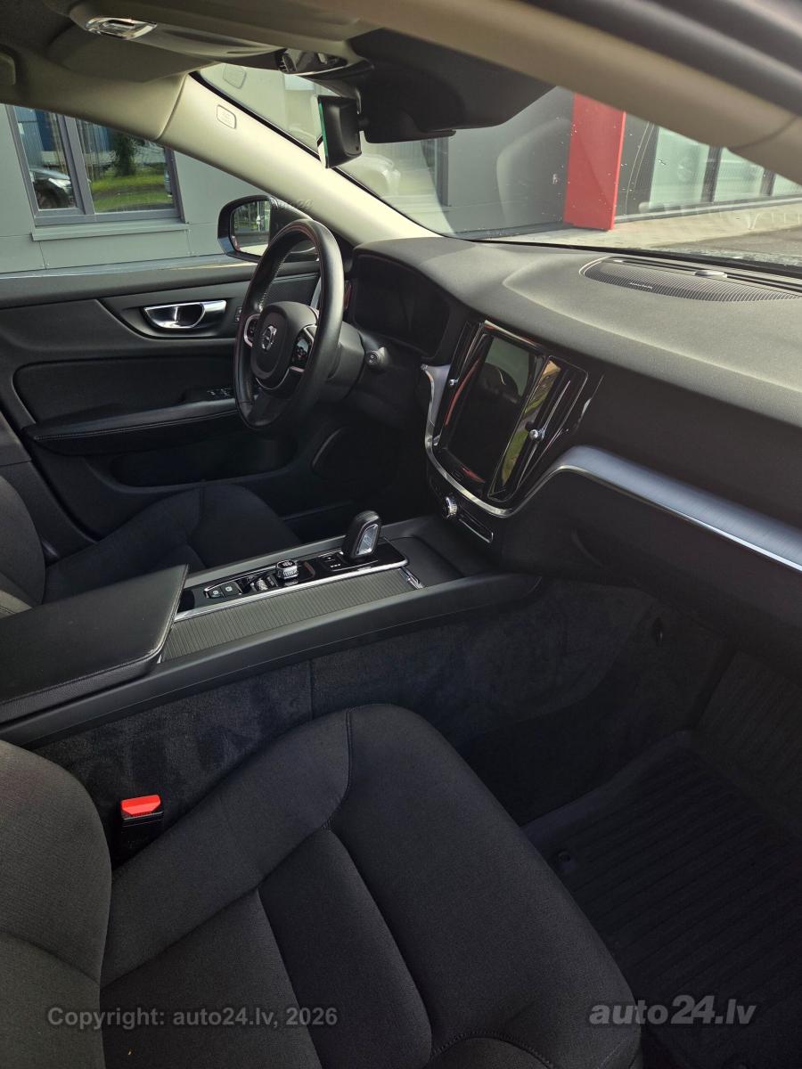 Pelēks Volvo V60 2020 Tallina, ar dzinēja tilpumu 2.00 L un nobraukumu 113 tūkst. km par 24900 €, foto 10 vietnē AUTOMOTO.COM.LV