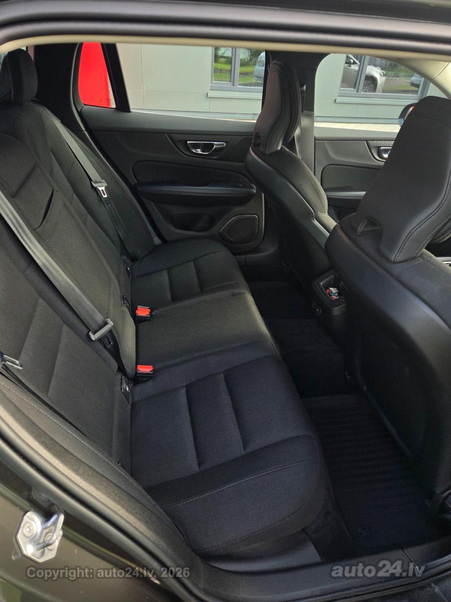 Pelēks Volvo V60 2020 Tallina, ar dzinēja tilpumu 2.00 L un nobraukumu 113 tūkst. km par 24900 €, foto 11 vietnē AUTOMOTO.COM.LV
