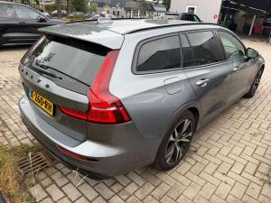 Pelēks Volvo V60 2020 Viļņa, ar dzinēja tilpumu 1.97 L un nobraukumu 230 tūkst. km par 16900 €, foto 3 vietnē AUTOMOTO.COM.LV