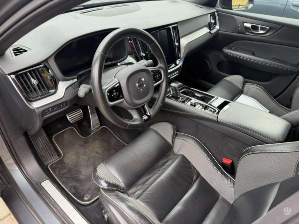 Pelēks Volvo V60 2020 Viļņa, ar dzinēja tilpumu 1.97 L un nobraukumu 230 tūkst. km par 16900 €, foto 5 vietnē AUTOMOTO.COM.LV