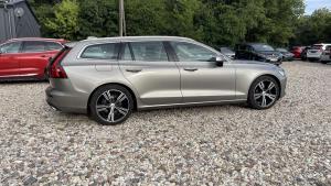Pelēks Volvo V60 2020 Kauņa, ar dzinēja tilpumu 1.97 L un nobraukumu 250 tūkst. km par 15800 €, foto 4 vietnē AUTOMOTO.COM.LV