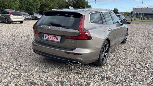 Pelēks Volvo V60 2020 Kauņa, ar dzinēja tilpumu 1.97 L un nobraukumu 250 tūkst. km par 15800 €, foto 4 vietnē AUTOMOTO.COM.LV