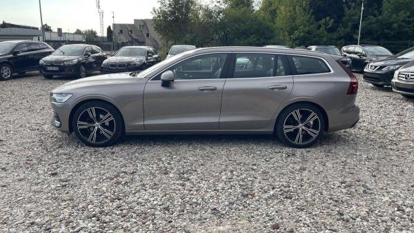 Pelēks Volvo V60 2020 Kauņa, ar dzinēja tilpumu 1.97 L un nobraukumu 250 tūkst. km par 15800 €, foto 6 vietnē AUTOMOTO.COM.LV